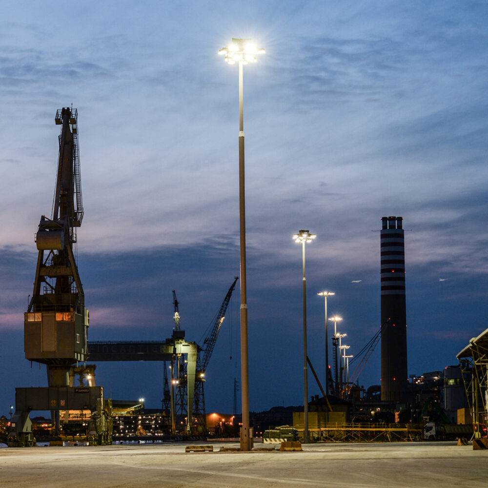 Ports and intermodal LED lighting: tourist and commercial seaports